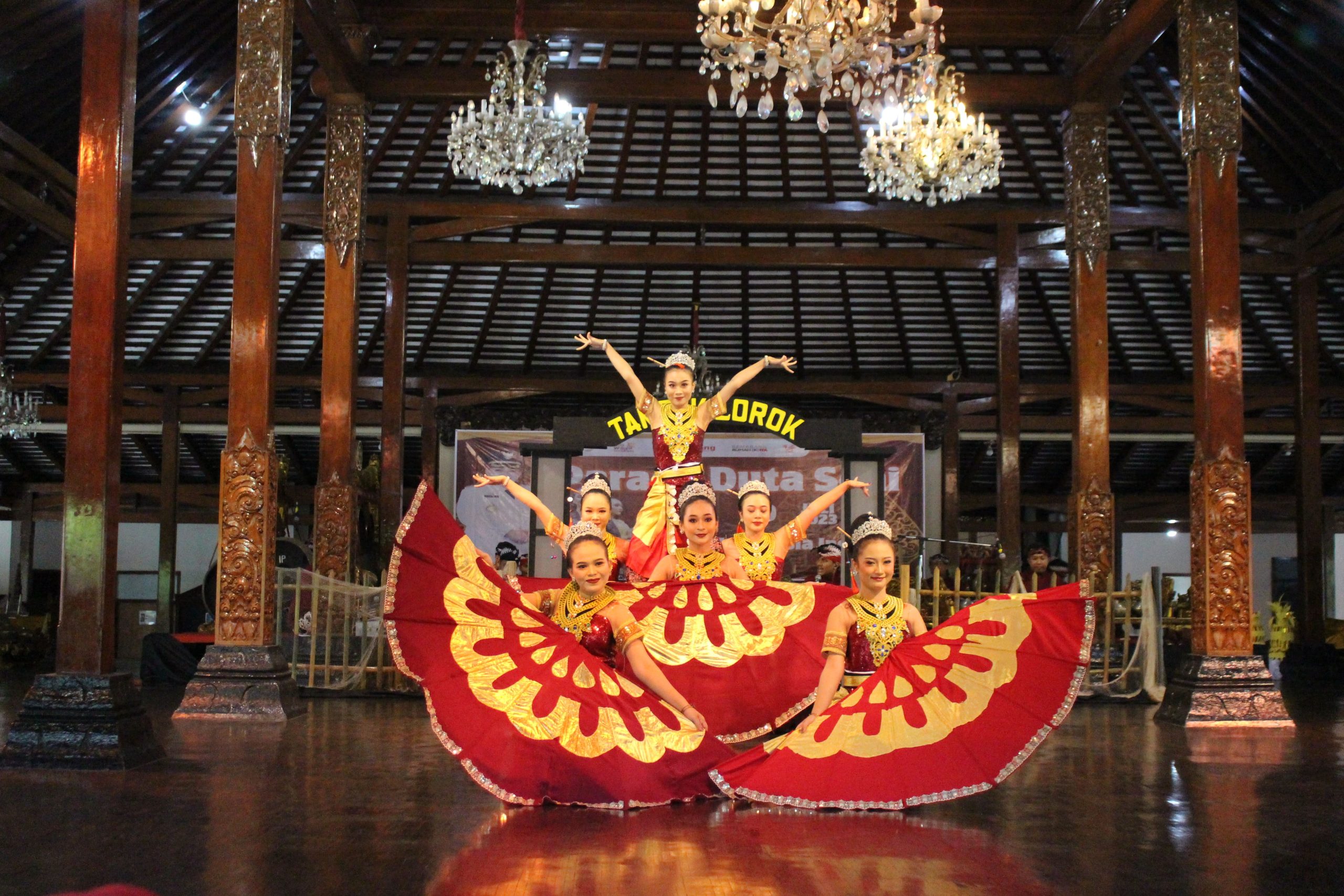 TAMBAK LOROK, EKSOTIKA PROSESI BUDAYA DI KAMPUNG NELAYAN - Badan ...